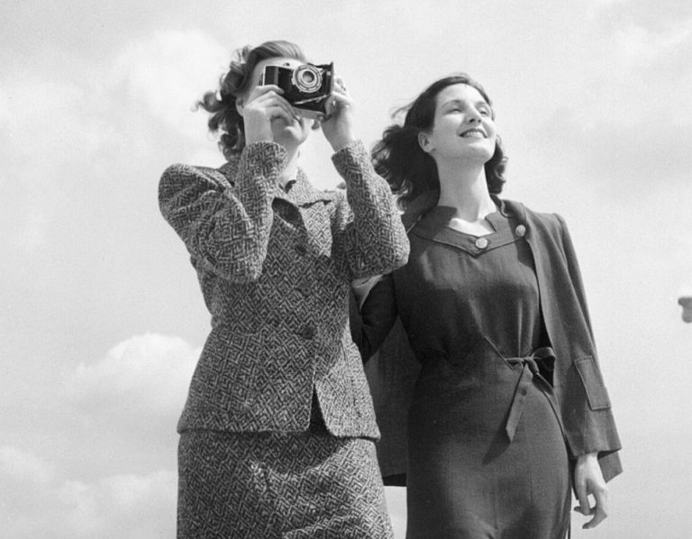 Fashion on the Ration: The story of clothing on the home front during ...