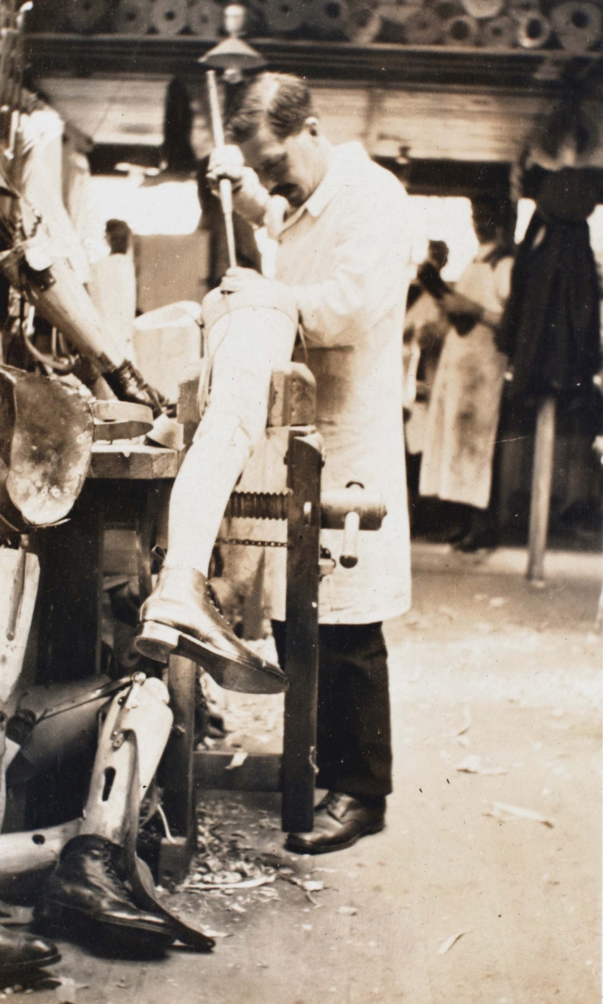 The WWI amputee who saved his men and had the first front line blood ...