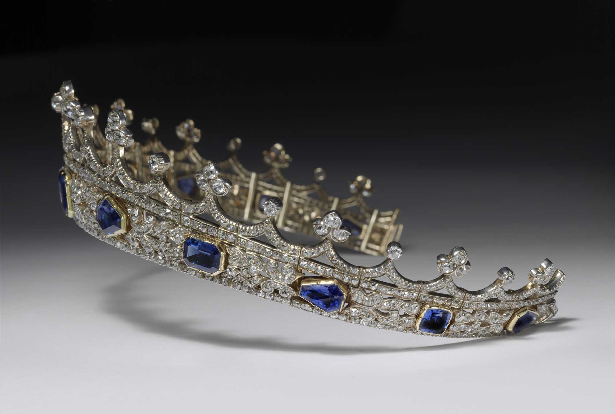 V&A acquires coronet designed by Albert as a love token for Queen ...