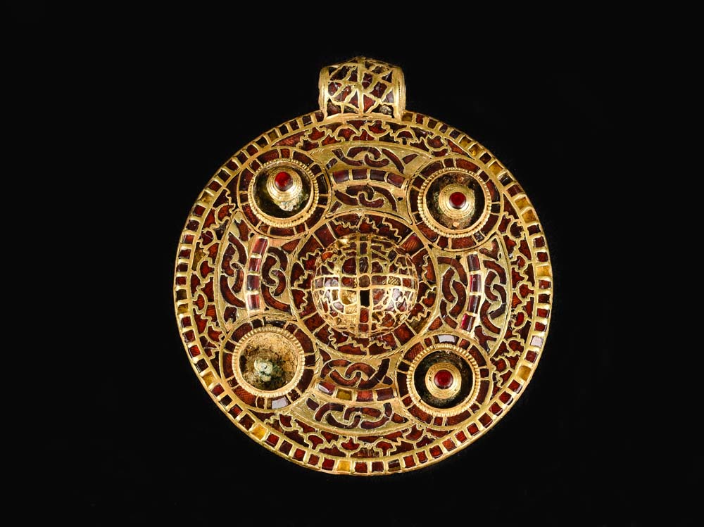 These burial treasures open a window into early Anglo-Saxon East Anglia ...