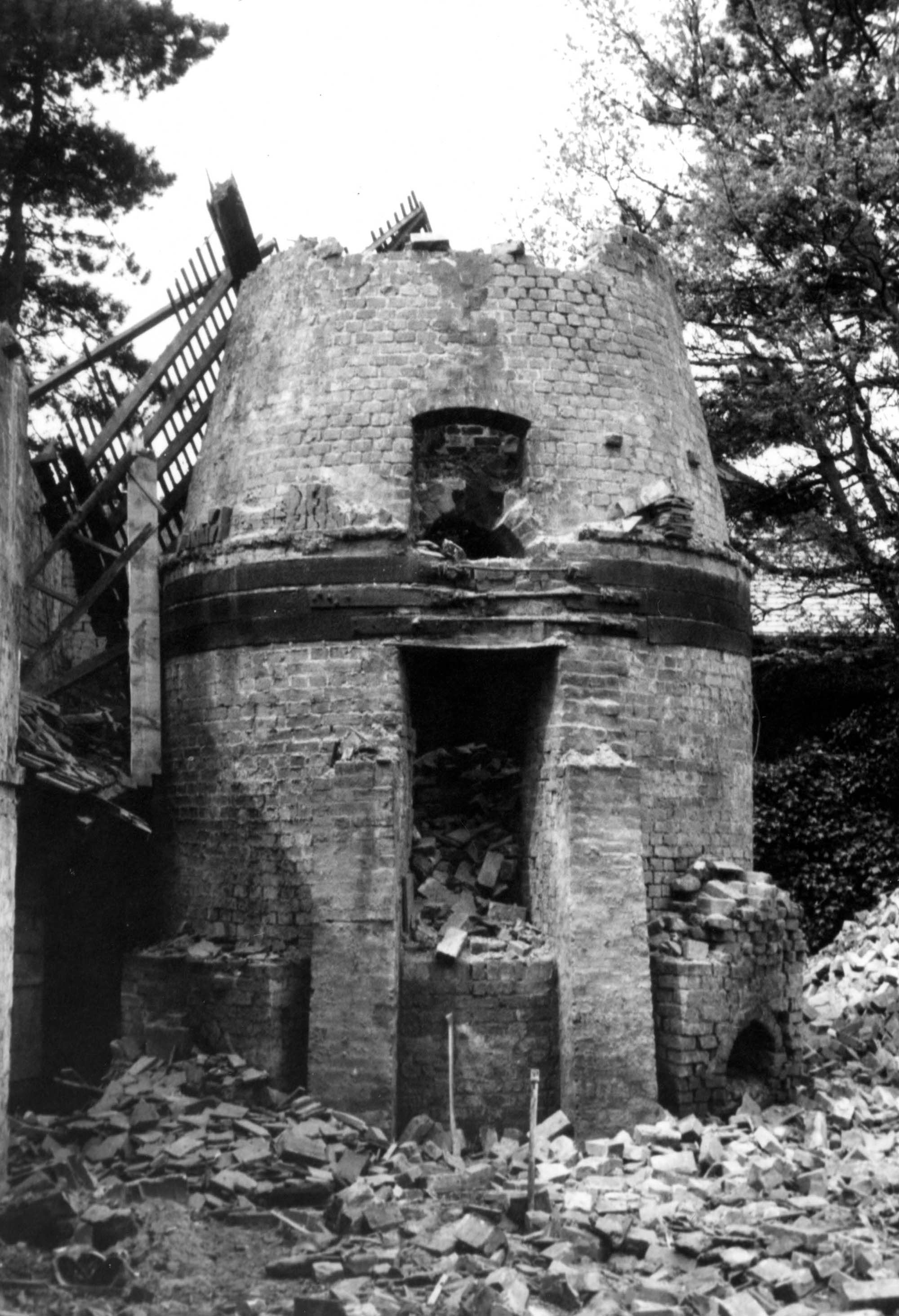 The mystery man who rescued the contents of an abandoned Sussex pottery ...