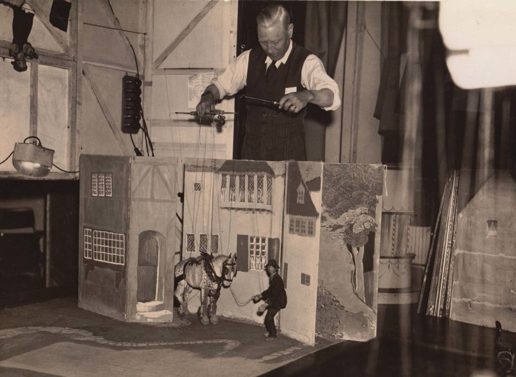 The rural world of Arts and Crafts puppet maker William Simmonds ...