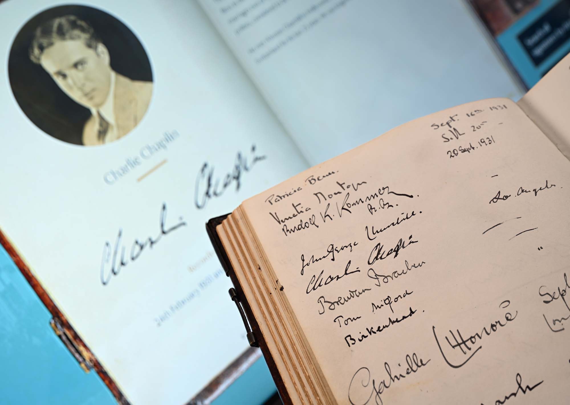 Sifting through the signatures in Churchill’s guestbook – Museum Crush