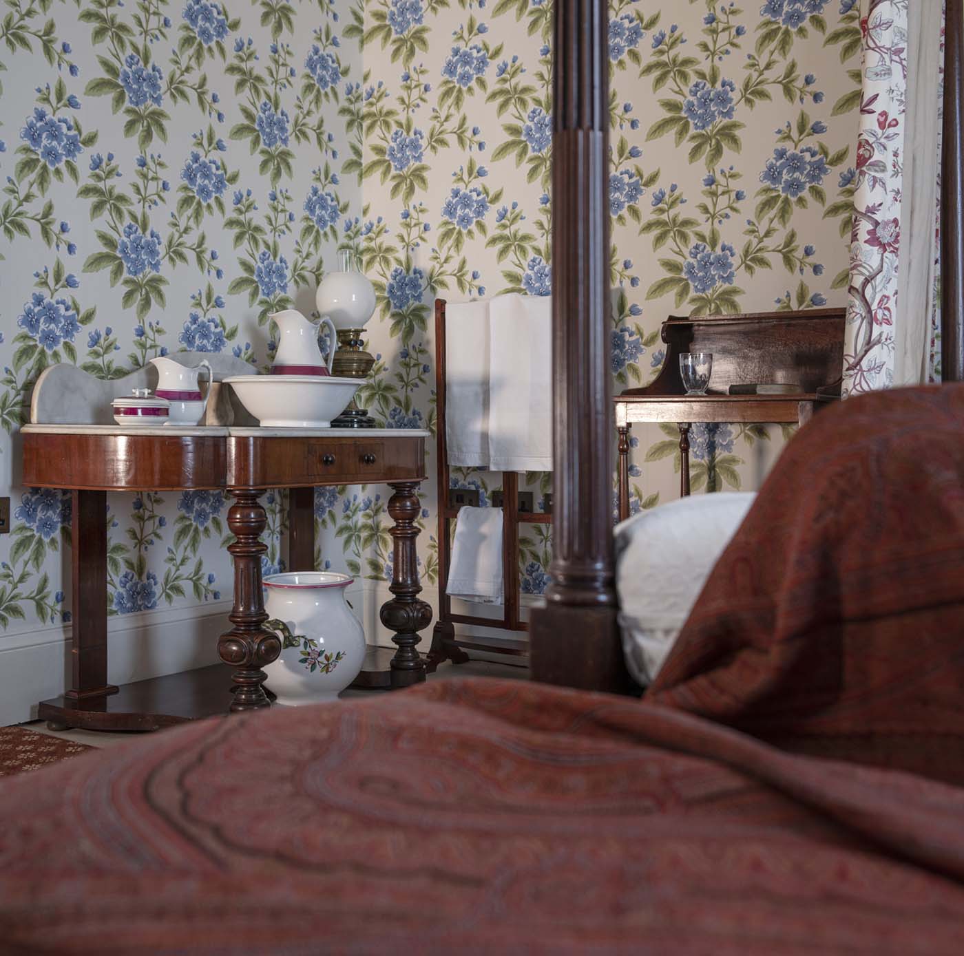 Take a look inside Elizabeth Gaskell’s bedroom – Museum Crush