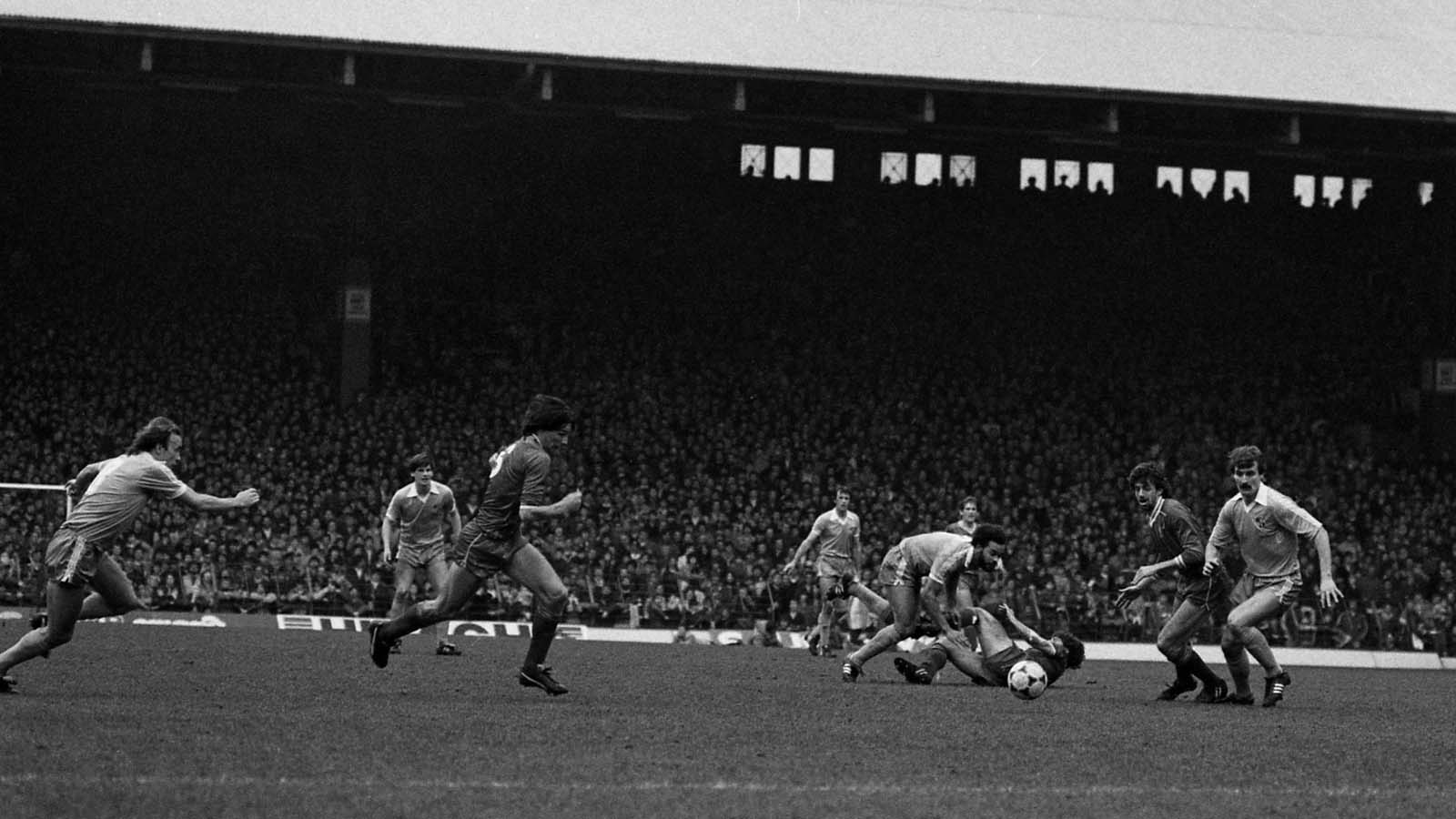 When Football was Football: The iconic photos of Sefton Samuels ...