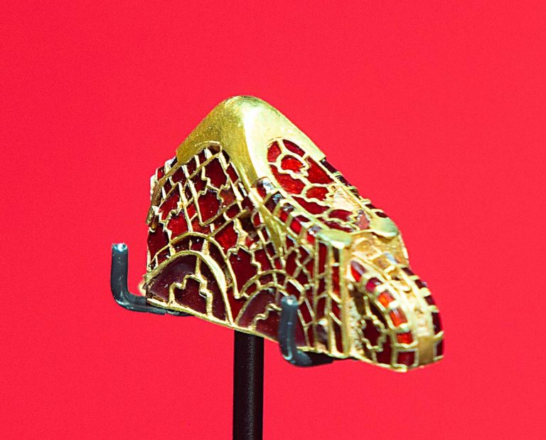 Anglo-Saxon treasures from the Staffordshire Hoard head to Sutton Hoo ...